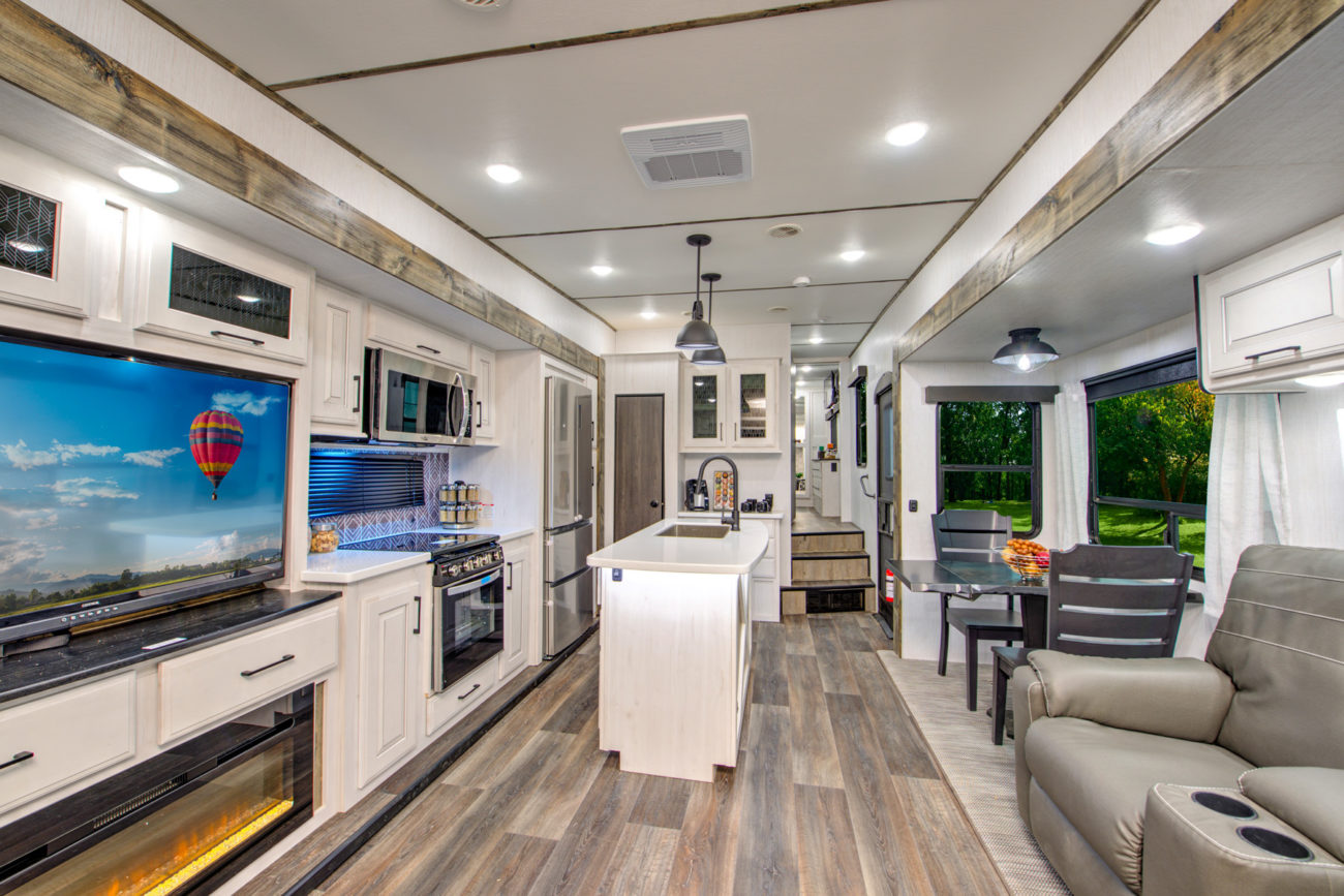 Best Couple's Coaches of 2023 | Heartland RVs