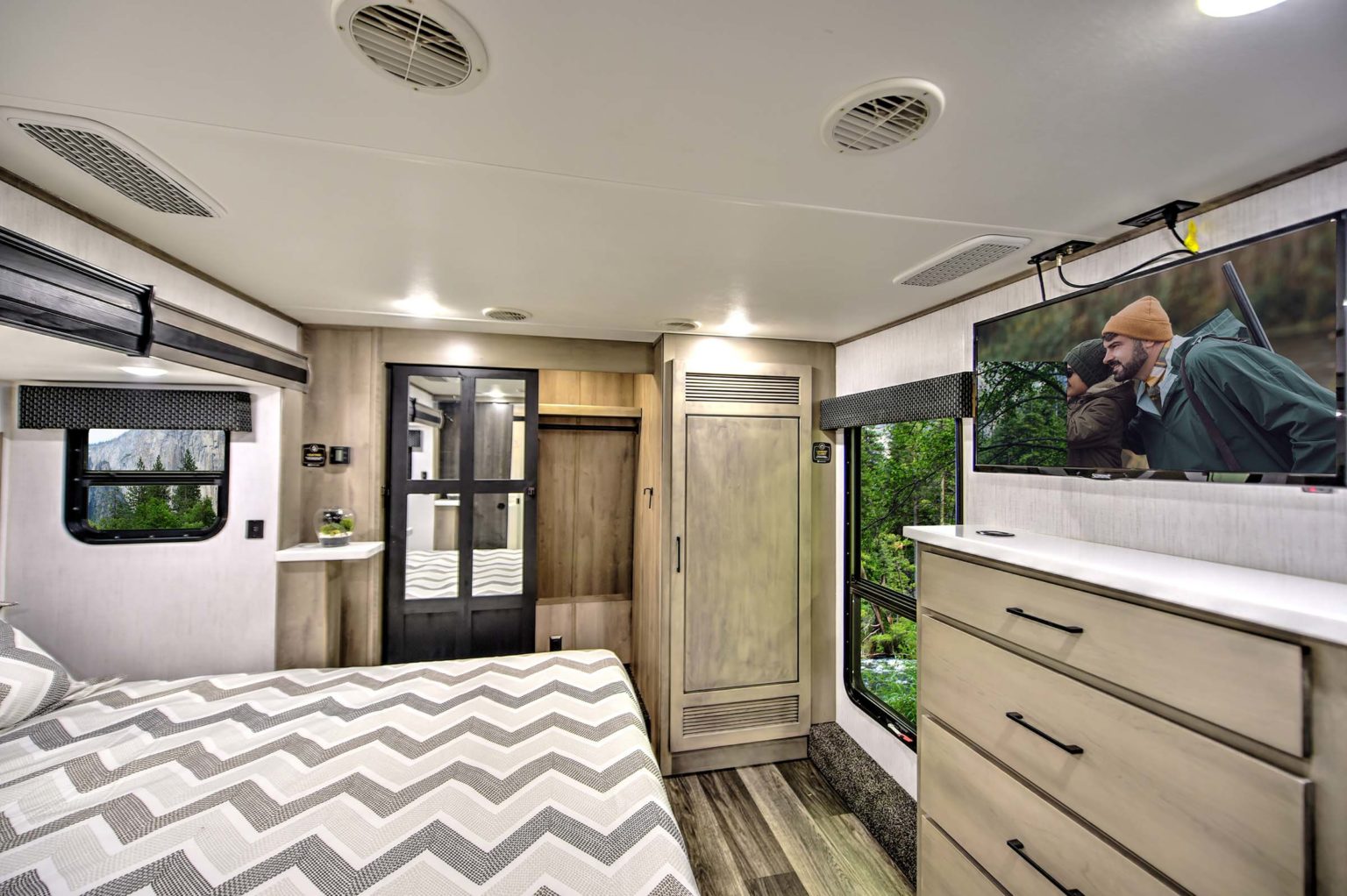 How to Maximize RV Sleeping Arrangements & Bedroom Space